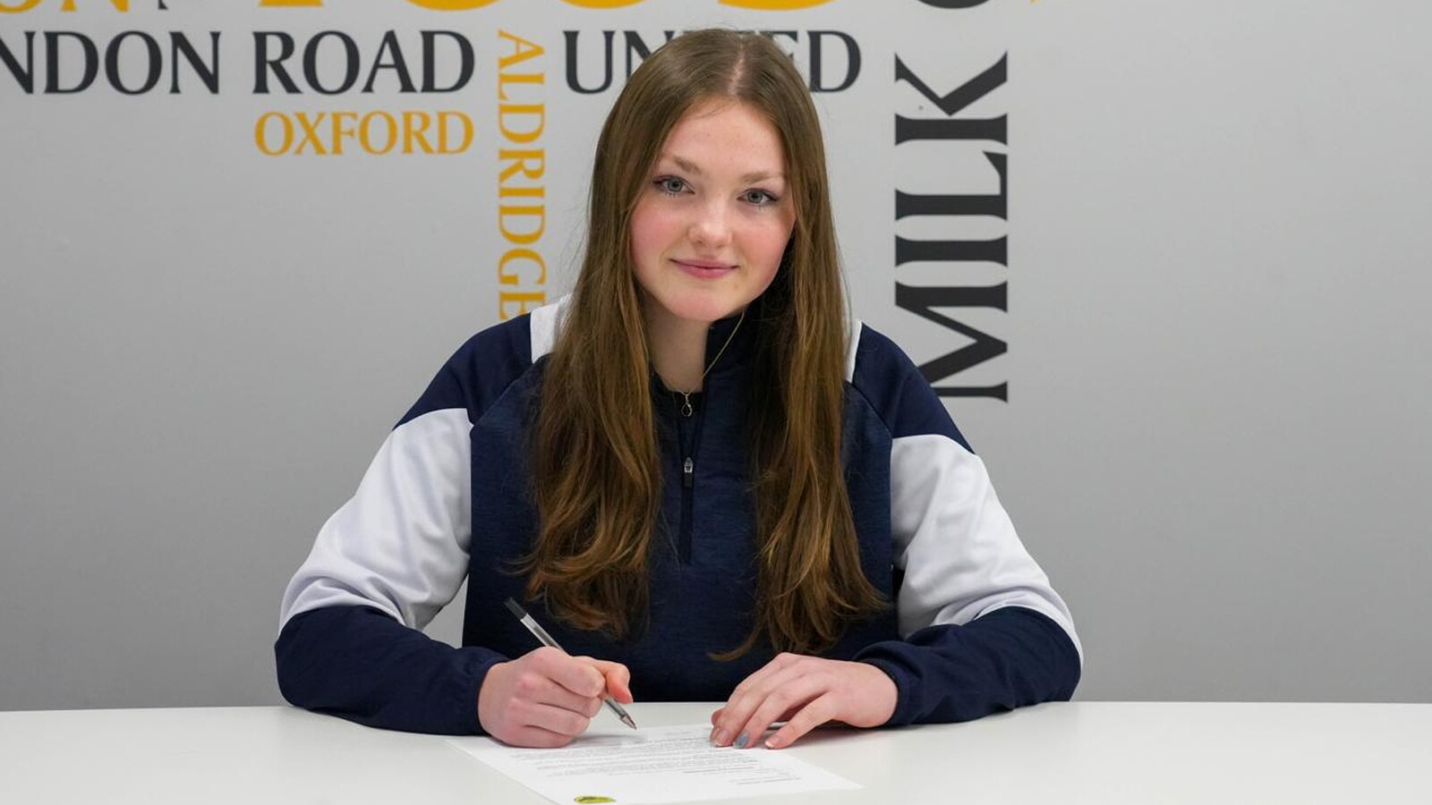 Lucy Trinder Signs First Professional Contract | Oxford United Football Club